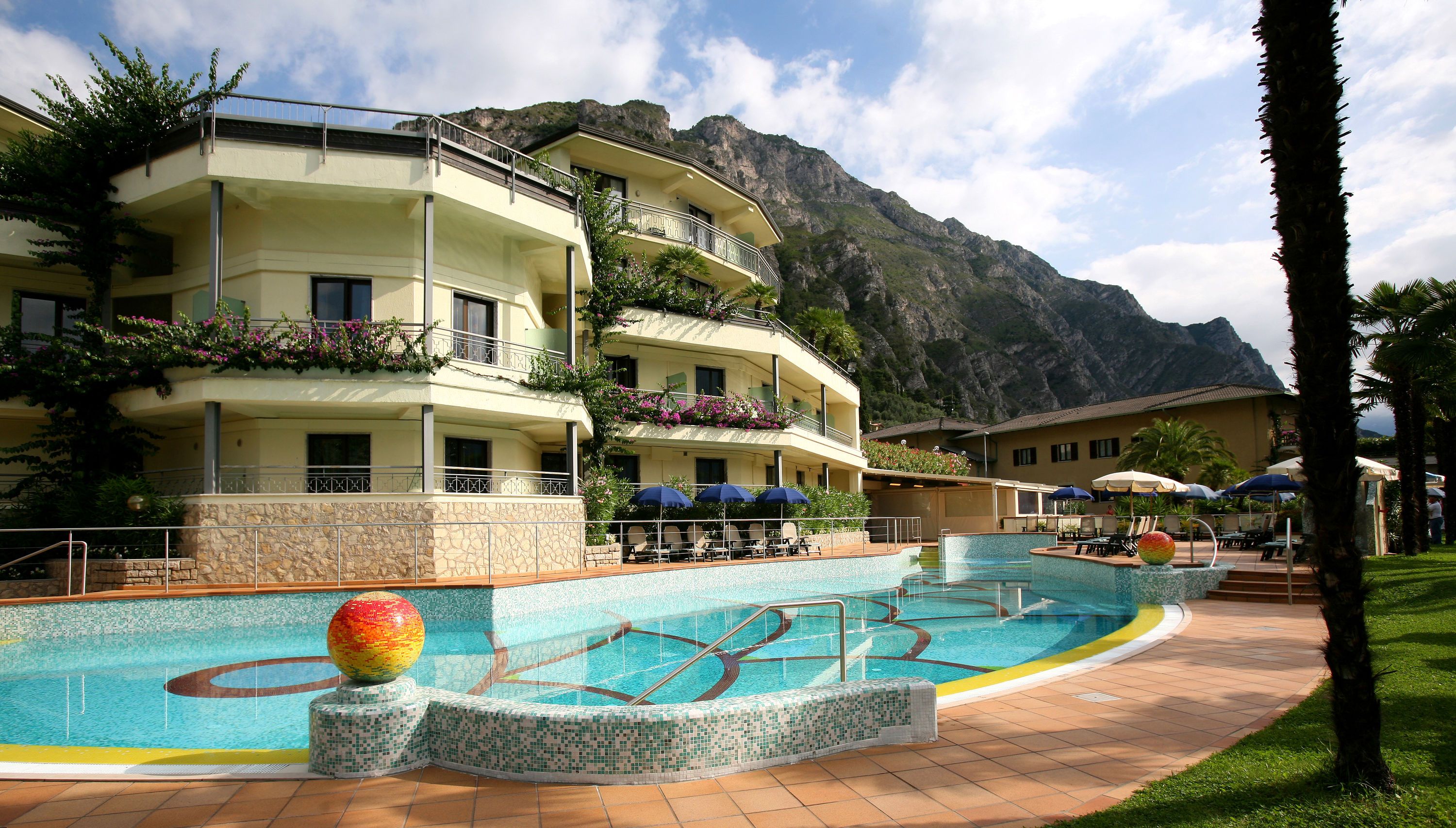 Limone sul Garda Urlaub | Pauschalreisen | Flug & Hotel | SWOODOO